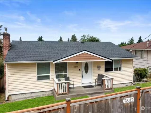 7642 S THOMPSON AVE, TACOMA, WA 98408 Single Family Residence.