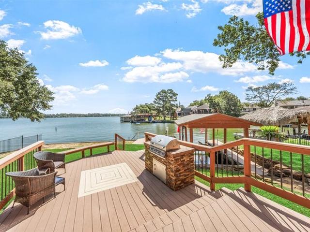 764 Lake View Dr, Montgomery, TX 77356