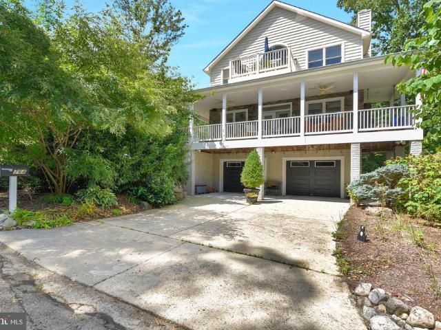 764 N Riverside Drive