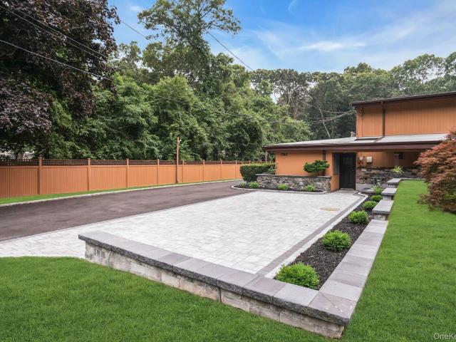 764 Vanderbilt Parkway