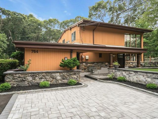 764 Vanderbilt Pkwy, Dix Hills, NY 11746