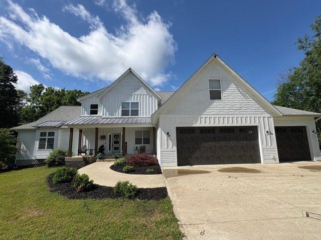 7654 Burrstone Dr SE, Caledonia, MI 49316