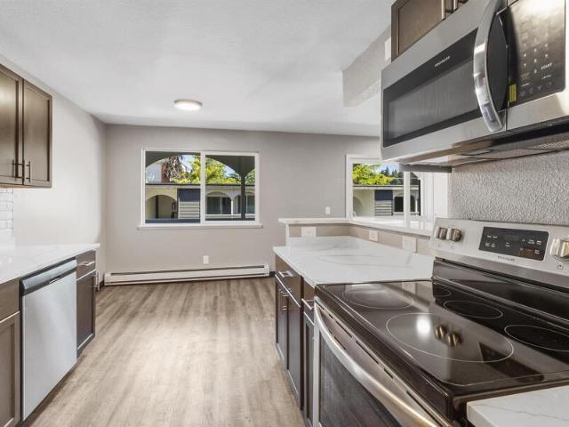 7654 40th St W, 2 beds, 1 full bath