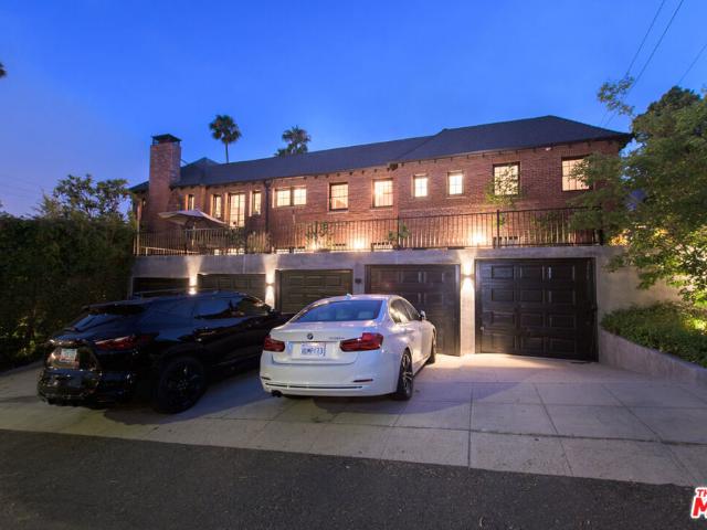7655 Hollywood Boulevard 3