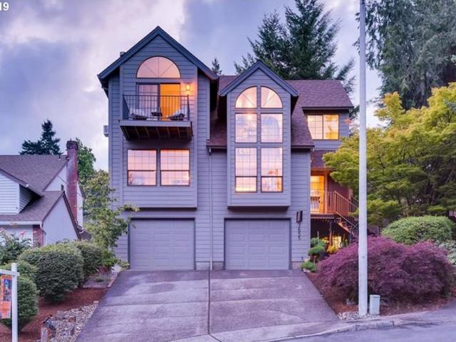 7655 Ridgewood Dr, Gladstone, OR 97027