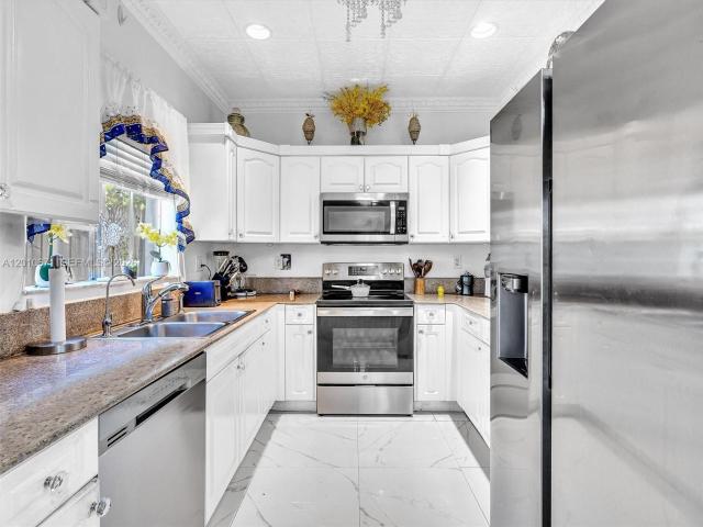 7659 E Stonecreek Cir, Davie, FL 33024 | MLS #A12010