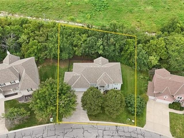 7650 Forest Park Dr, Shawnee, KS 66217