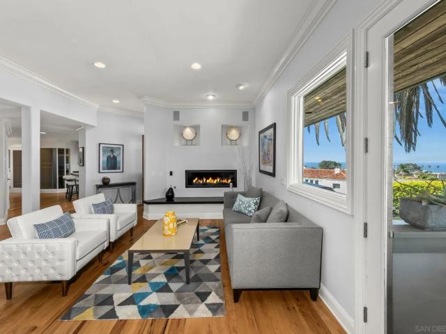 7651 Country Club Dr, La Jolla, CA