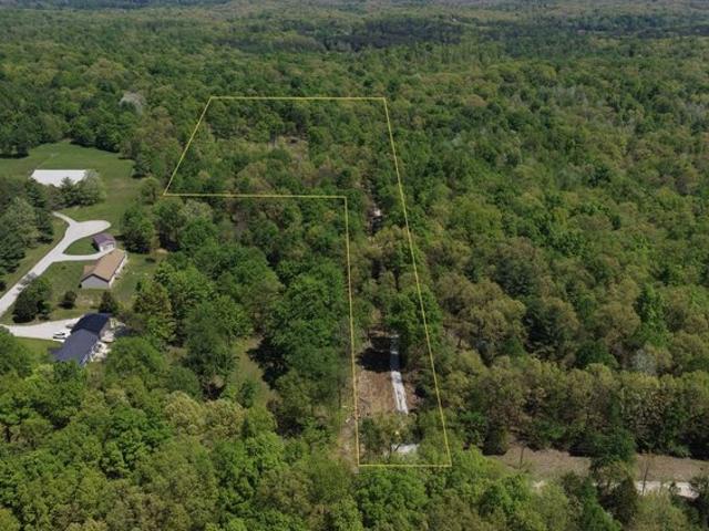 7653 Garrity Rd, Seymour, IN 47274