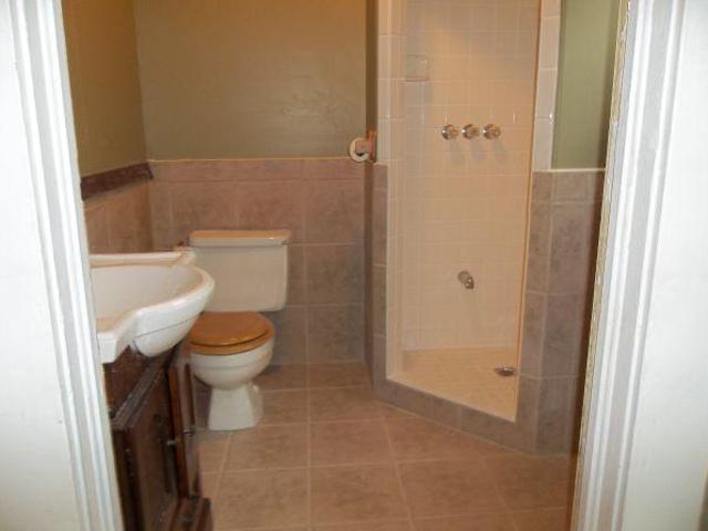 $765 / 2br New renovated bathroom great house for rent Visalia, CA