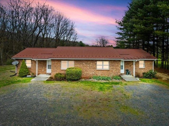 765 767 Ivanhoe Rd, Max Meadows, VA 24360