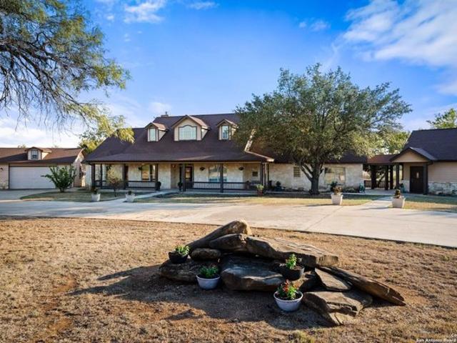 765 E Loop # 1604, Saint Hedwig, TX 78152
