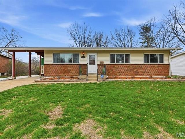 765 Kostka Ln, Florissant, MO 63031