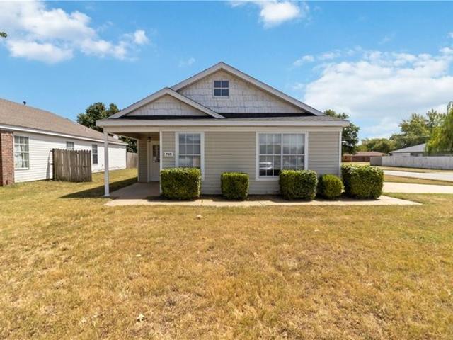 765 Hackberry St, Springdale, AR 72762