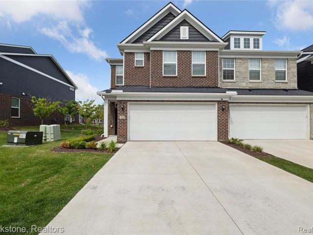 765 Hummingbird Dr, Rochester Hills, MI 48307