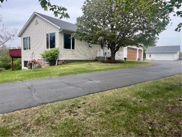 765 Oriole Ln, Hudson, WI 54016
