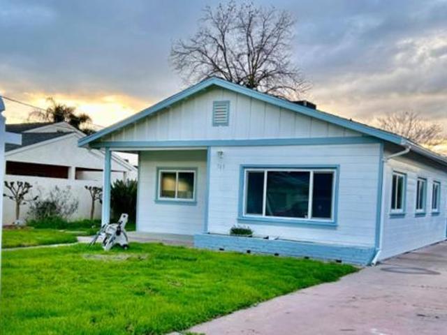 765 Sycamore Ave, Gustine, CA 95322