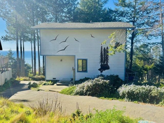 765 Upper Pacific Dr, Shelter Cove, CA 95589