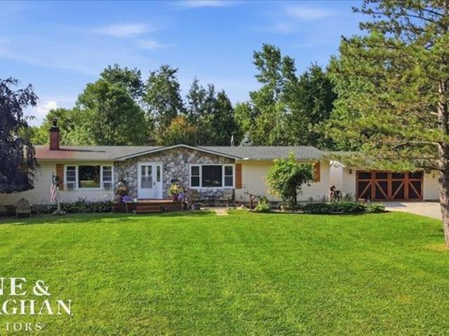 7665 Metcalf Rd, Avoca, MI 48006