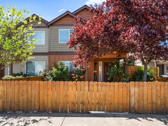 7665 24th St, White City, OR 97503