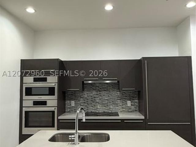 7661 NW 107th Ave Apt 813, Doral, FL 33178