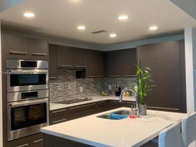 7661 107th Ave NW #512, Doral, FL 33178