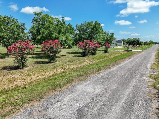 7663 Bobwhite St, Brookshire, TX 77423