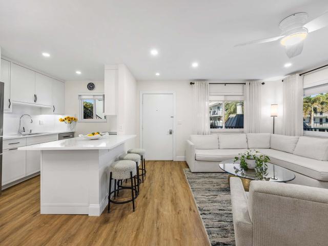 766 Central Avenue, 209, Naples, US, FL