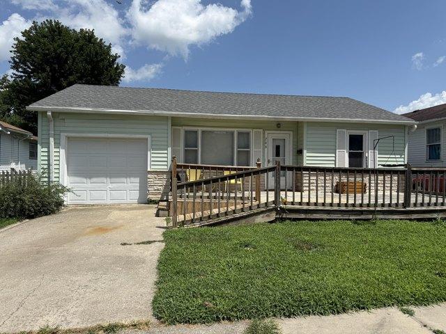 766 English Ave, Marshall, MO 65340