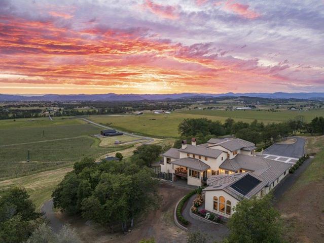 766 Meridian Rd, Eagle Point, OR 97524