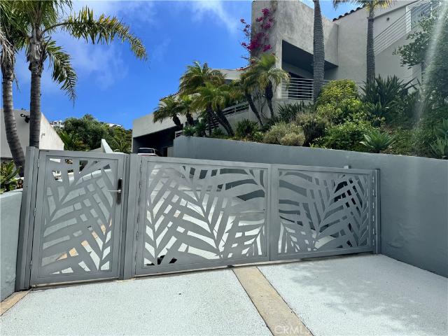 766 Pelican Dr, Laguna Beach, CA 92651 | MLS #OC26042 | Compass
