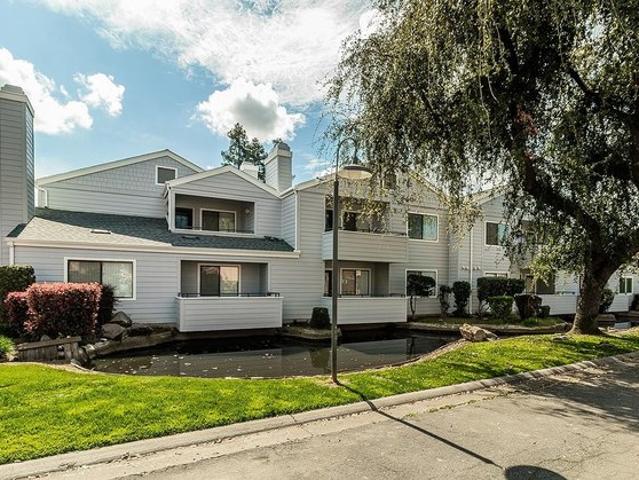 7675 N 1st St Apt 202, Fresno, CA 93720