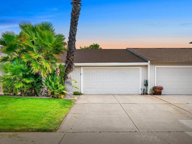 7677 Harvest Woods Dr, Sacramento, CA 95828