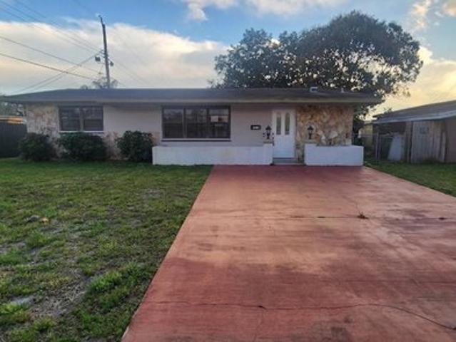 7670 NW 11th Ct, Pembroke Pines, FL 33024