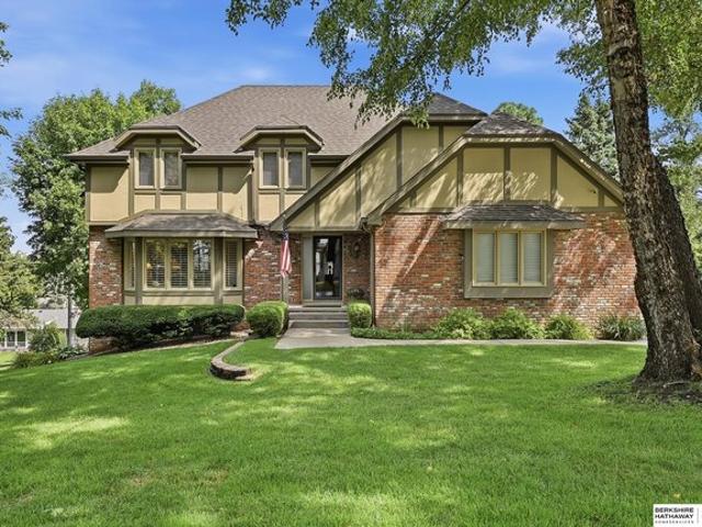 7670 Hickory St, Omaha, NE 68124