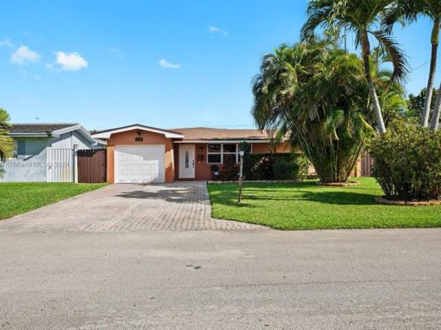 7671 NW 15th Ct, Pembroke Pines, FL 33024