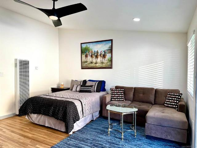 7672 La Jolla Blvd