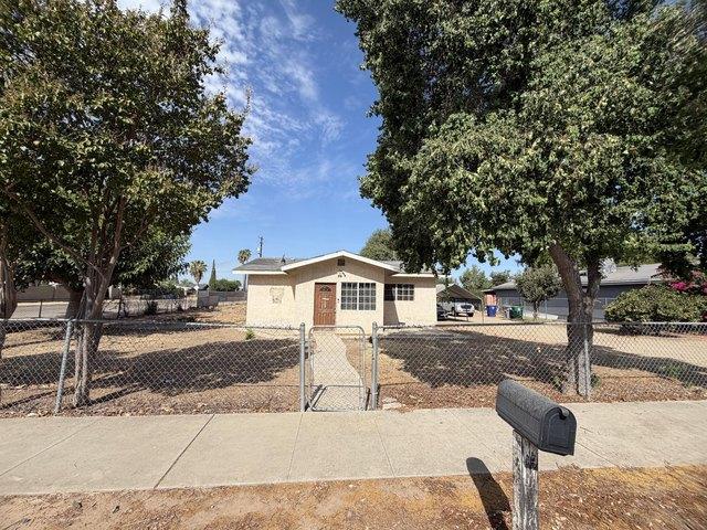 767 12th St, Orange Cove, CA 93646