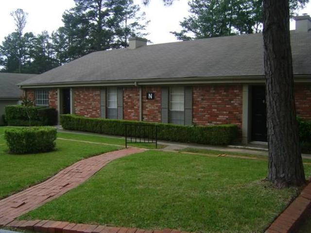 $767 / 2br 1292ft² Cozy cottage with covered parking & privacy patio