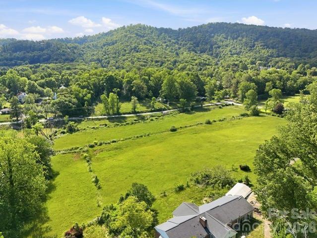 767 New Haw Creek Rd, Asheville, NC 28805