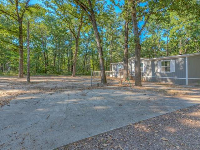 767 Windwood Dr, Livingston, TX 77351