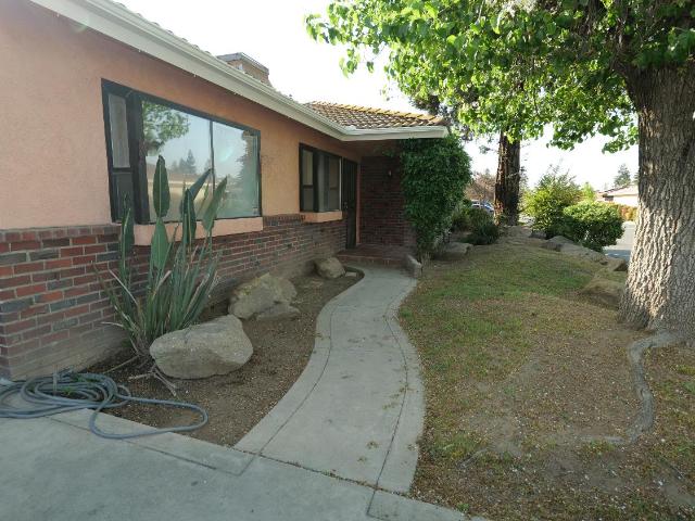 7684 N 6th St, Fresno, CA 93720 | MLS #630263 | Compass