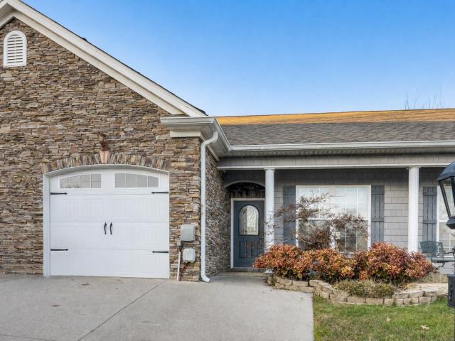 7685 Magnolia Leaf Lane