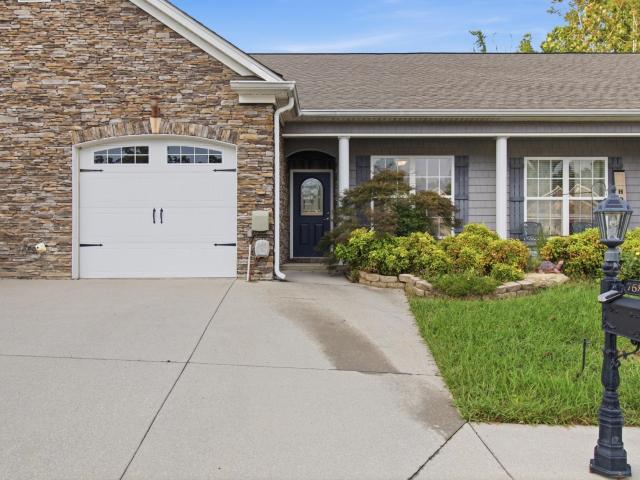 7685 Magnolia Leaf Lane