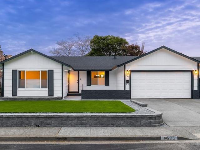 7685 Beverly Dr, Rohnert Park, CA 94928