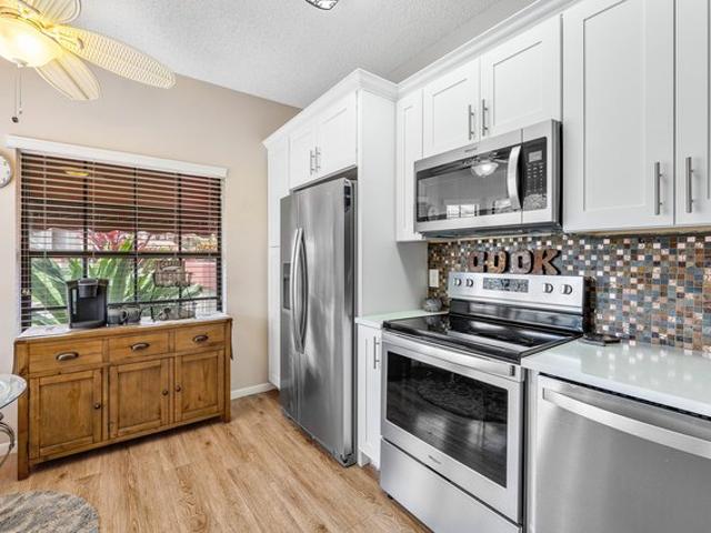 7685 Lexington Club Blvd Apt B, Delray Beach, FL 33446