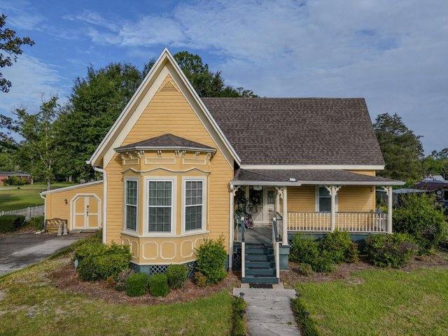 768 3rd St, Chipley, FL 32428