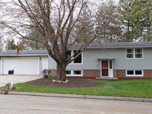 768 2nd Ave, Zumbrota, MN 55992