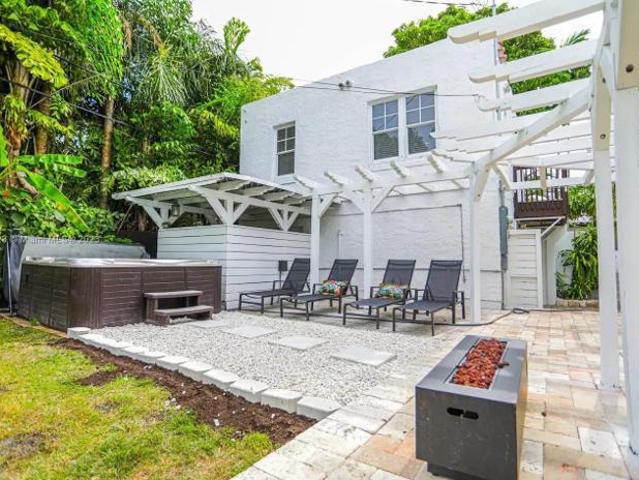 768 72nd St NE, Miami, FL 33138