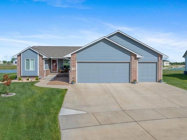 768 E Sunset Cir, Goddard, KS 67052
